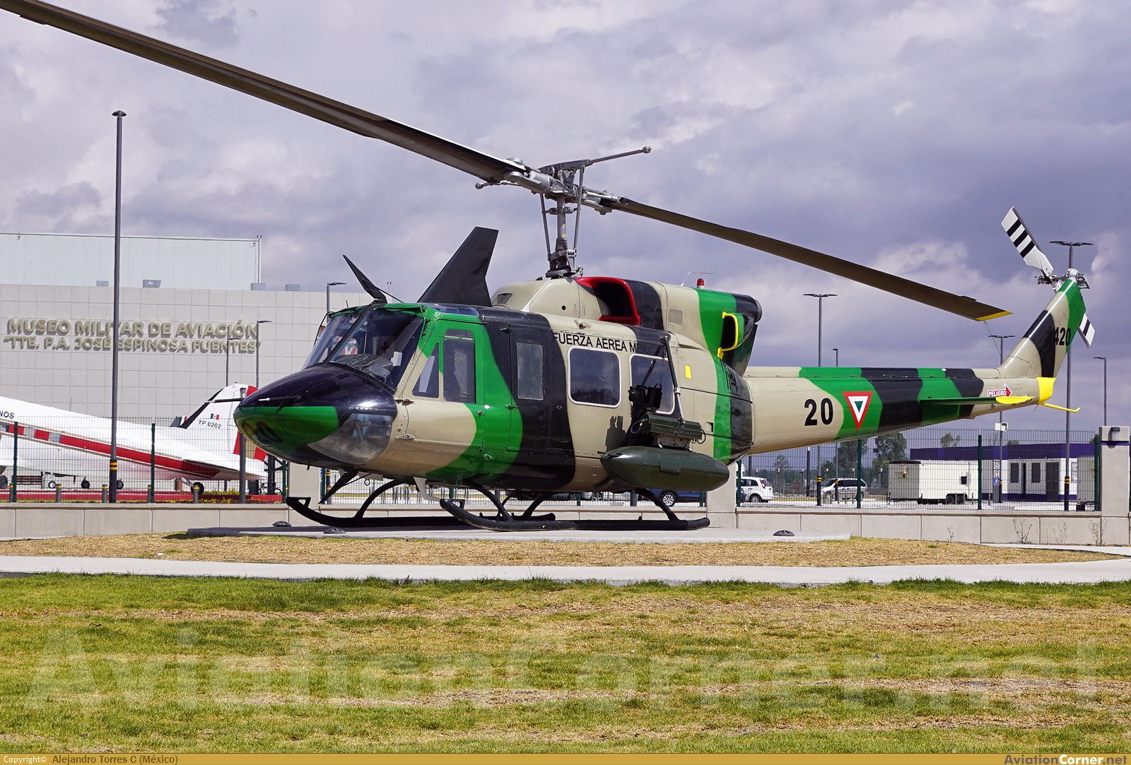 AviationCorner Aircraft Photography Bell 212 Twin Two Twelve AviationCorner Aircraft Photography Bell 212 Twin Two Twelve